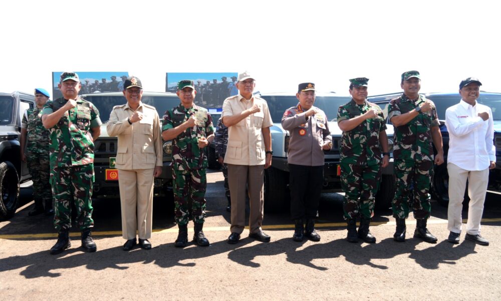 Pangkostrad Hadiri Penyerahan 650 Unit Ransus Maung dari Kemhan untuk ...